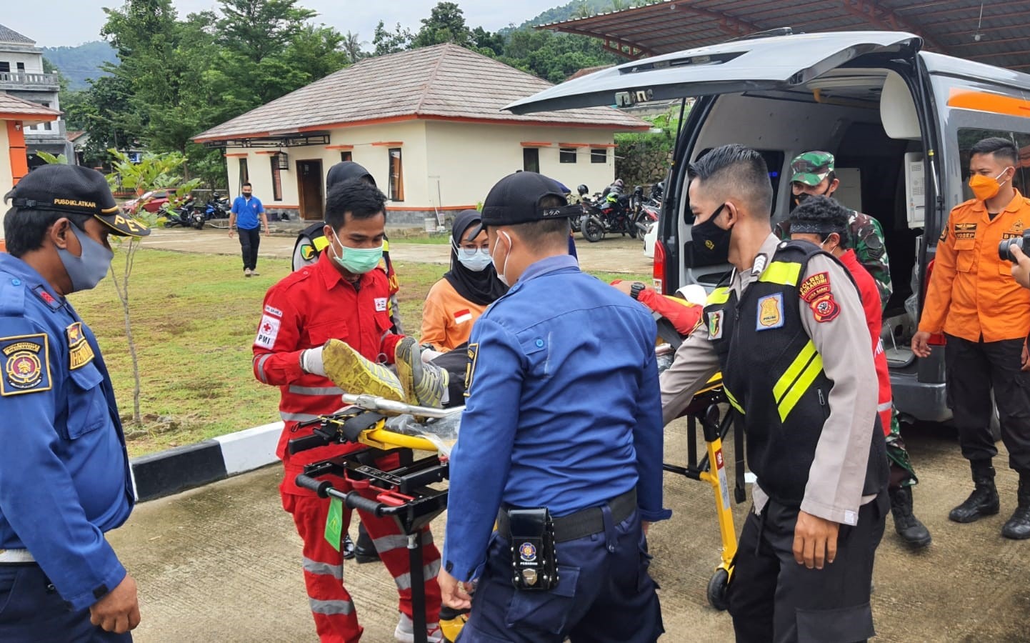Polres Sukabumi Gembleng Anggota dengan Latihan SAR dan Evakuasi Korban ...